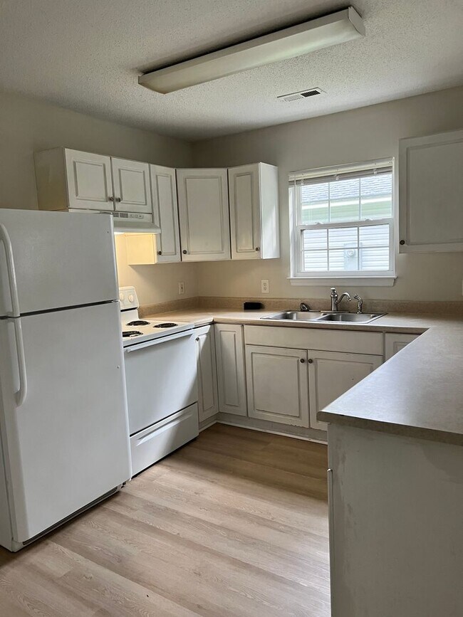 3 Bedroom 2 Bath House on Hillsdale Drive ... Rental - House Rental in ...