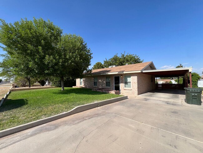 Pet Friendly!!! 3 Bedroom/ 2 Bathroom, Wat... House - House Rental in ...