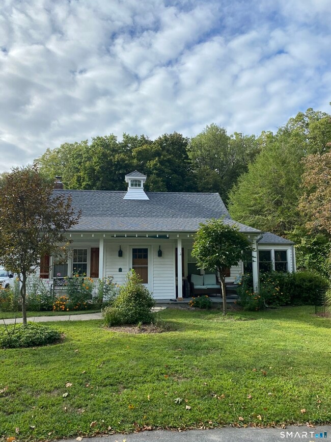 276 Dunnlea Rd Off-Campus Housing, Fairfield, CT