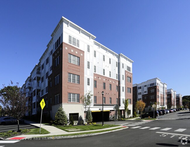 Oakes Pond at Bloomfield Apartments - Bloomfield, NJ | ForRent.com