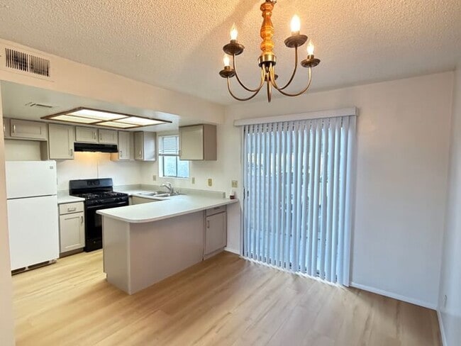 894 Slumpstone Way Off-Campus Housing, Las Vegas, NV