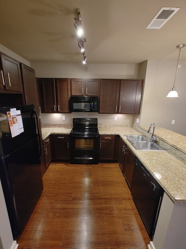 Shadow Lake Square Apartments | Creighton University | Off-Campus ...