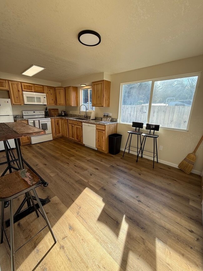 Beautifully renovated 2 bed/1 bath - House Rental in Coos Bay, OR ...