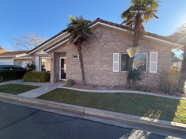 559 E 300 S Off-Campus Housing, St George, UT