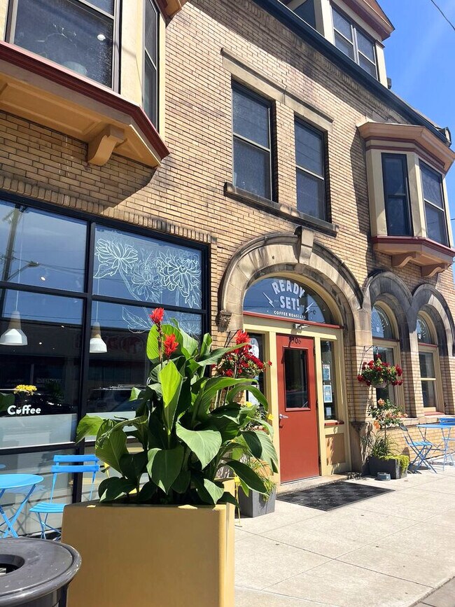 7306 Detroit Ave Apartamentos Unidad 202 - Cleveland, OH | ForRent.com