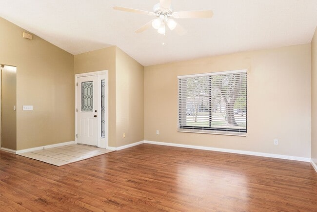 SUPER LOCATION FOR THIS 3/2 w 2 car garage home!! Off-Campus Housing ...