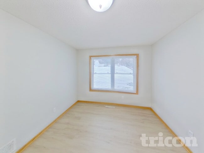 2202 Marilyn Ave Off-Campus Housing, Eagan, MN