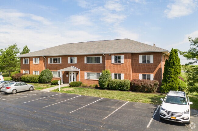 CenterPointe Apartments & Townhomes For Rent in Canandaigua, NY ...