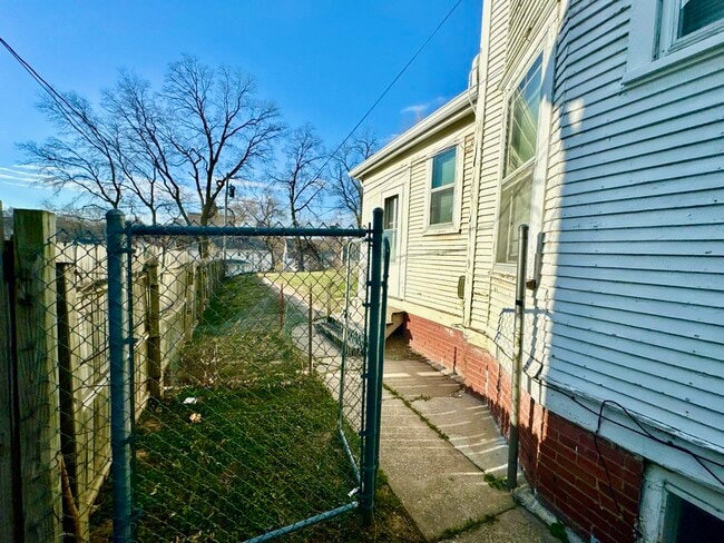 3321 California St Off-Campus Housing, Omaha, NE