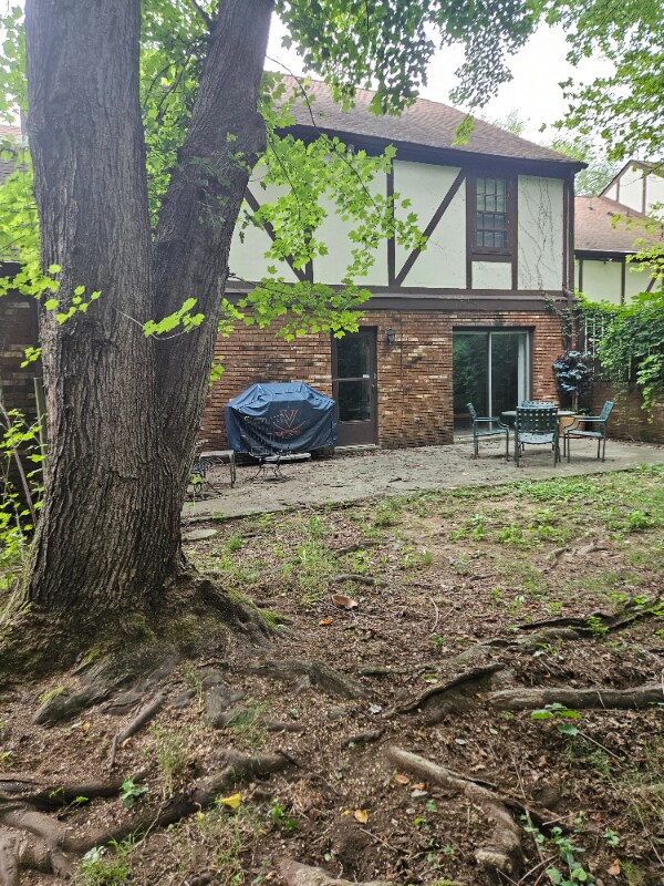 1058 Old Country Club Rd NW - Townhome Rental in Roanoke VA | ForRent.com