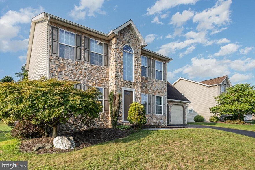 2332 Aspen Way - House for Rent in Harrisburg, PA | ForRent.com