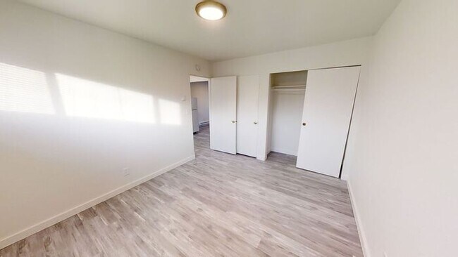 Fully Renovated Single Level Apartment Hom... - House Rental in ...