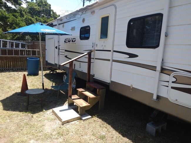 Charming Mobile Home in heart of Clearwate... - House Rental in ...