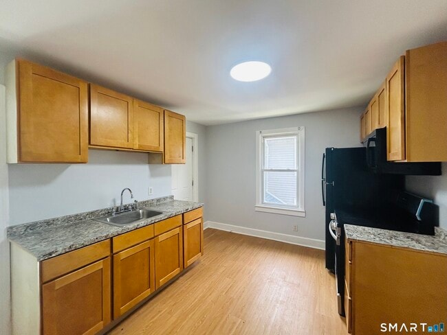 207 E Main St Off-Campus Housing, Middletown, CT