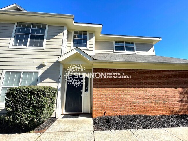 Spacious 3 Bed, 2 Bath End Unit - House Rental in Charlotte, NC ...