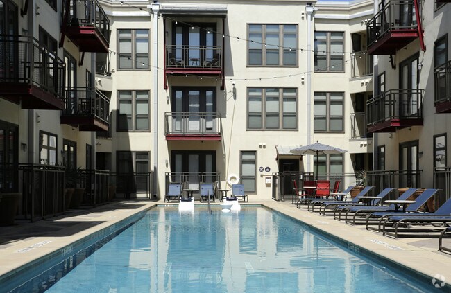 5th Street Commons Apartments - Austin, TX | ForRent.com
