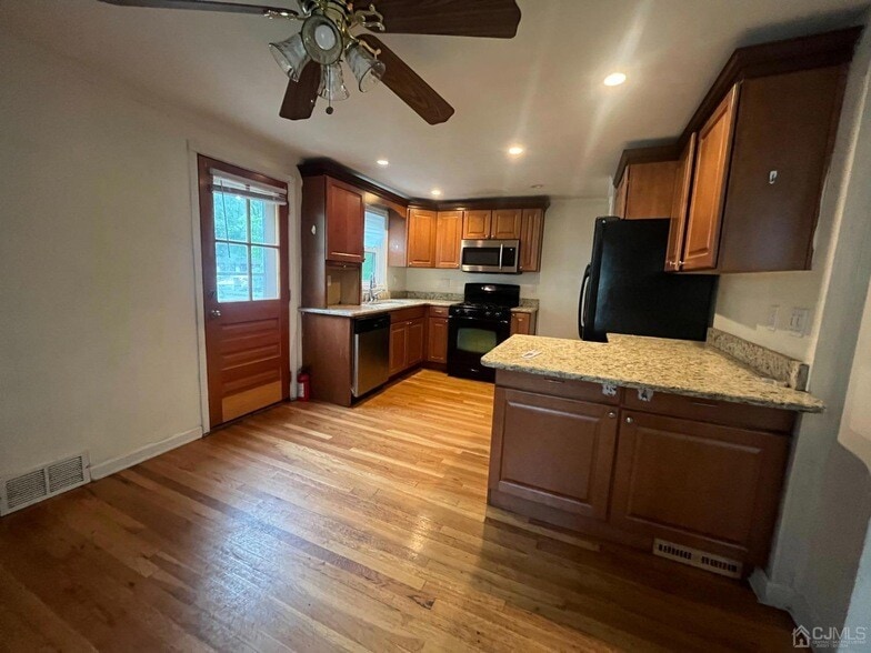17 Kate Ln - Condo for Rent in Metuchen, NJ | ForRent.com
