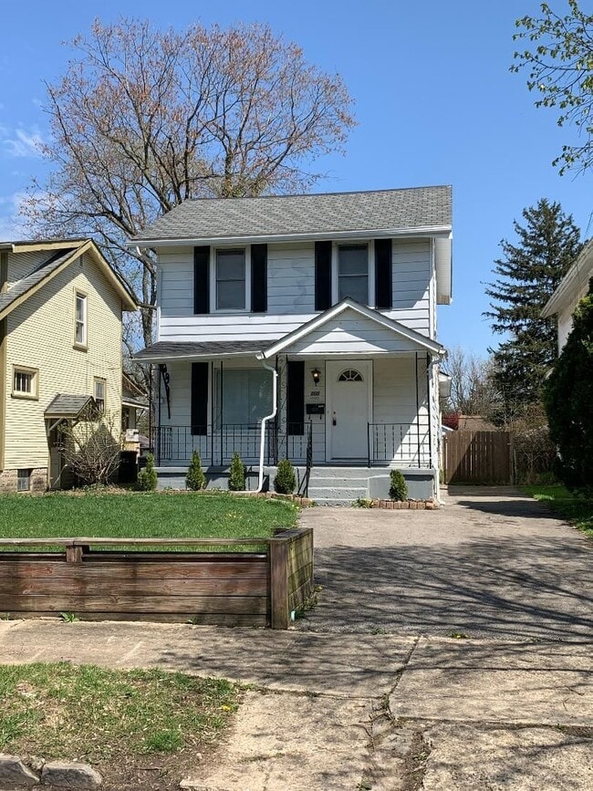 Spacious 3 Bedroom 2 Bath Home with 4-Car ... - House Rental in ...