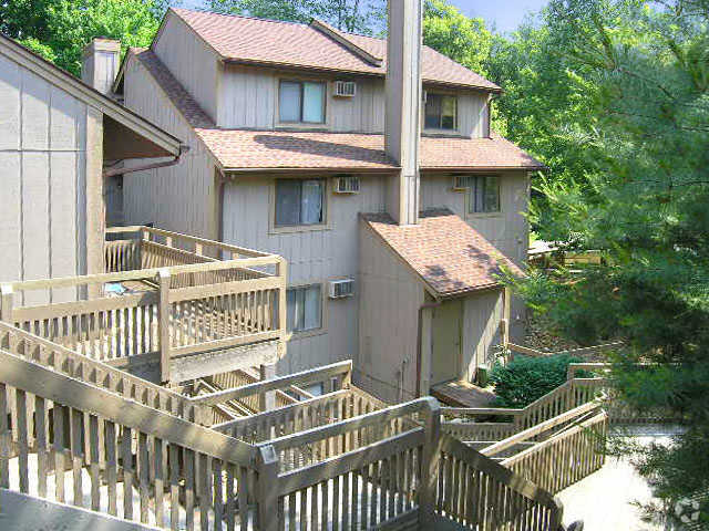 Pine Mill Ridge Apartments For Rent in Cuyahoga Falls, OH | ForRent.com