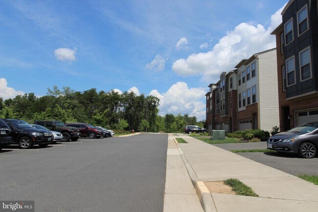24464 Hawthorn Thicket Ter Townhome - Townhome Rental in Sterling VA ...