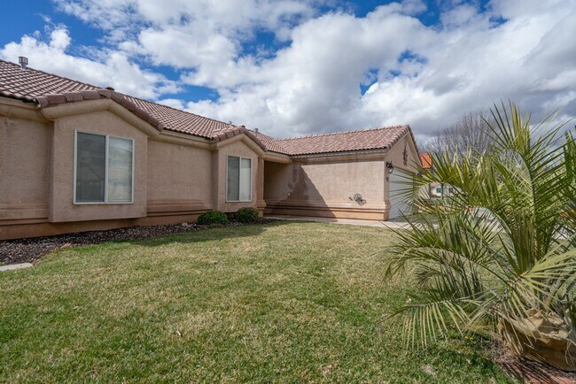 Cozy Home in a Quiet Cul-de-sac- All Lands... - House Rental in Saint George, UT | ForRent.com
