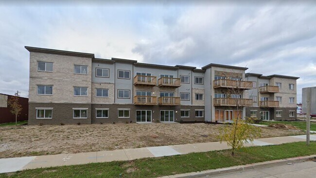 Layton 1900 Apartments For Rent in Milwaukee, WI | ForRent.com