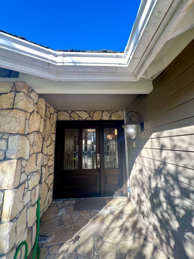 Stunning Remolded 3 Bedroom House in Bay H... - House Rental in Long ...