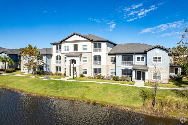 MAA Randal Lakes Apartments - Orlando, FL | ForRent.com