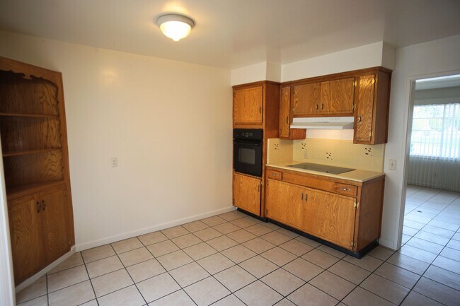 Cute Apartment in East Bakerfield - House Rental in Bakersfield, CA ...