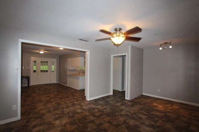 3 Bedroom 1.5 Bath near UT Tyler! Availabl... - House Rental in Tyler ...