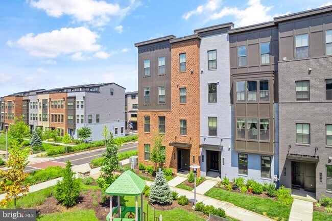 12921 Sunrise Ridge Aly - Townhome Rental in Herndon VA | ForRent.com