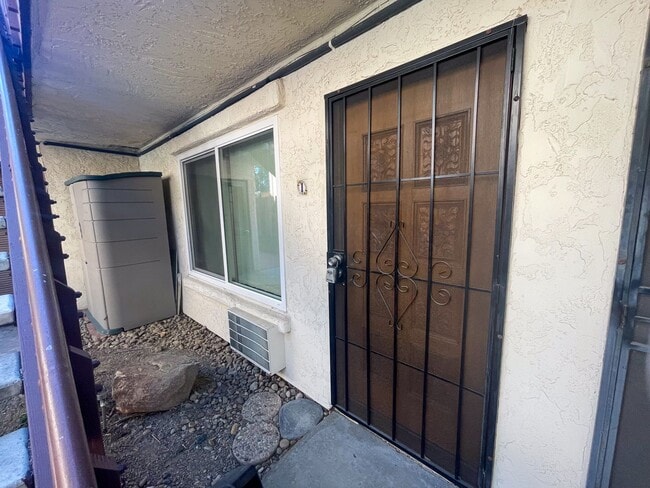 University Heights Ground Level with enclosed patio Unit 1 Off-Campus ...