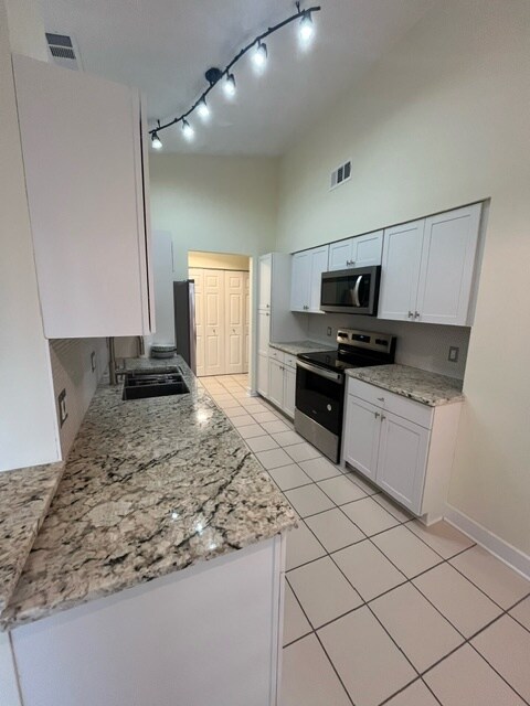 2840 W Rainbow Cir Condo Unit D3 - Condo for Rent in Sarasota, FL ...