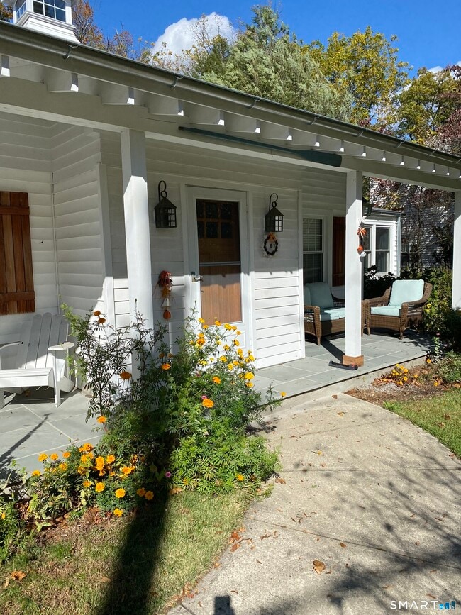 276 Dunnlea Rd Off-Campus Housing, Fairfield, CT