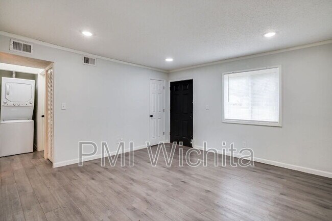 420 W Mahoney Dr Off-Campus Housing, Derby, KS