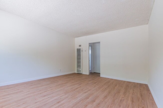 15th Street Residences Unit 2 Off-Campus Housing, Long Beach, CA