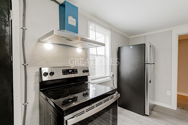 HOLIDAY SPECIAL! SIGN A LEASE BY NOVEMBER ... House - House Rental in ...