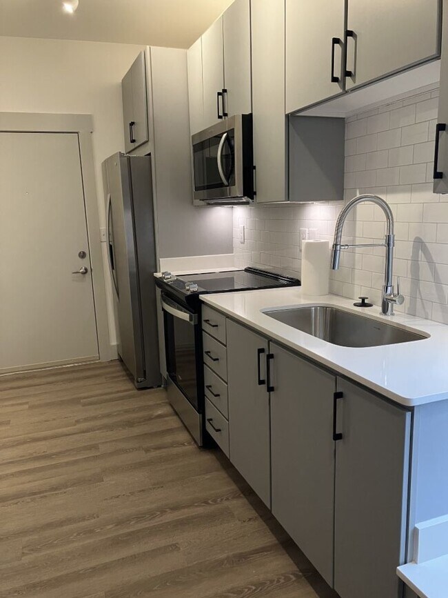 New Studio in Wedgewood/Houston area of Na... Condo - Condo for Rent in ...