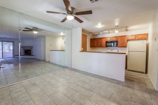 Condo With 2-Car Garage Attached! - House Rental in Las Vegas, NV ...