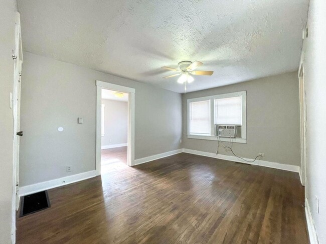 112 N Plum St Unit #1 Off-Campus Housing, Hutchinson, KS