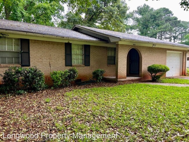 3 br, 2 bath House - 1654 Derwin Brown Dr - House Rental in Decatur, GA ...