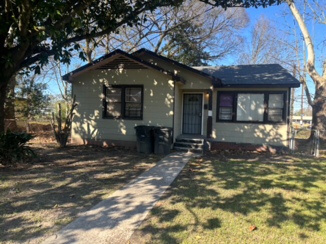 3735 Monroe Ave - House Rental in Baton Rouge, LA | ForRent.com