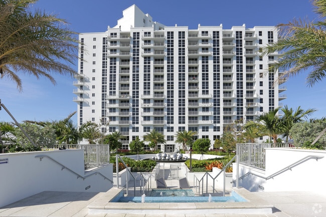 Circ Residences Apartments - Hollywood, FL | ForRent.com