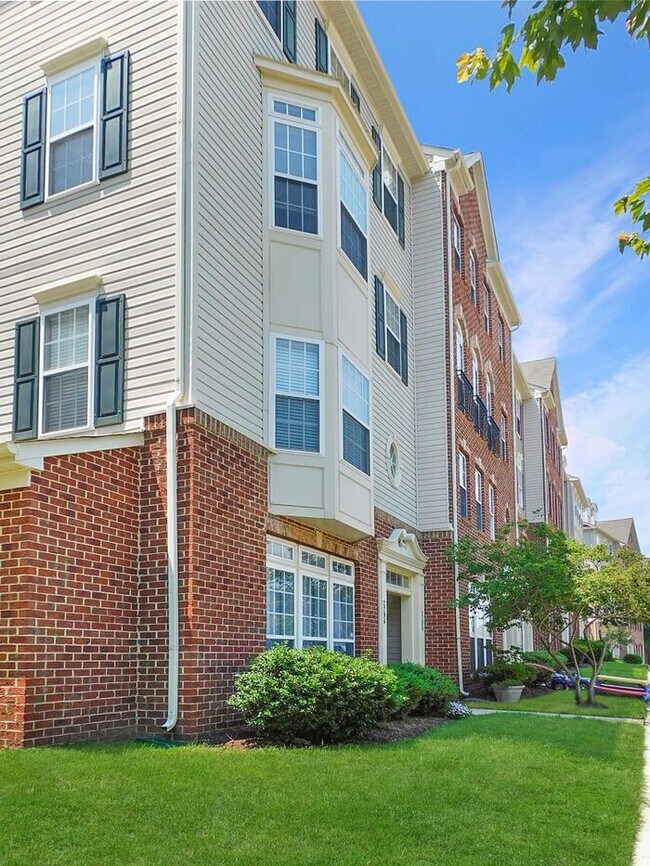 3 Level Condo with 1 Car Garage and Privat... - Townhome Rental in ...