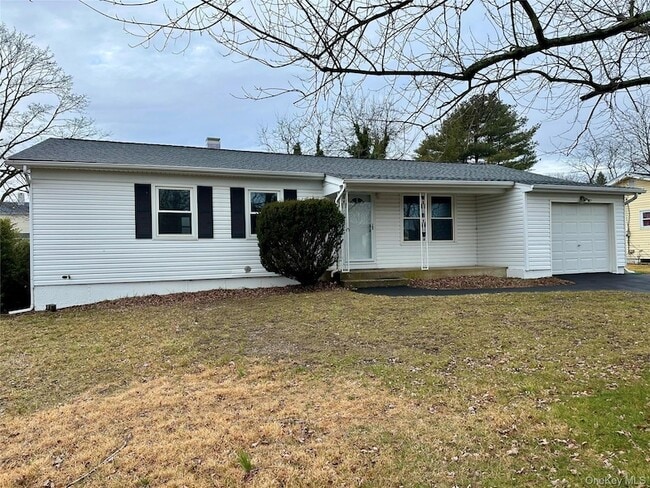 74 Clifton Pl Off-Campus Housing, Port Jefferson Station, NY