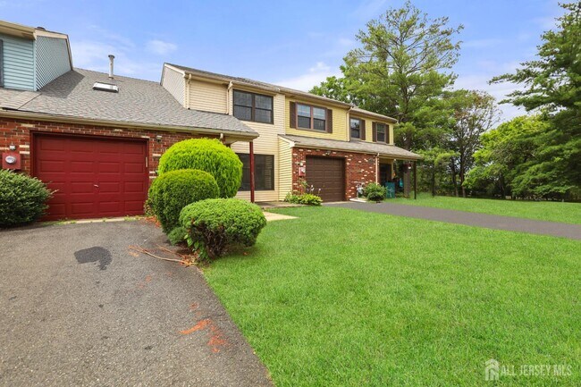 17 Clark Ct Townhome Off-Campus Housing, East Brunswick, NJ