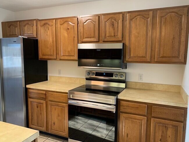 112 Beacon Park Rd Unit 112 Off-Campus Housing, Webster, MA