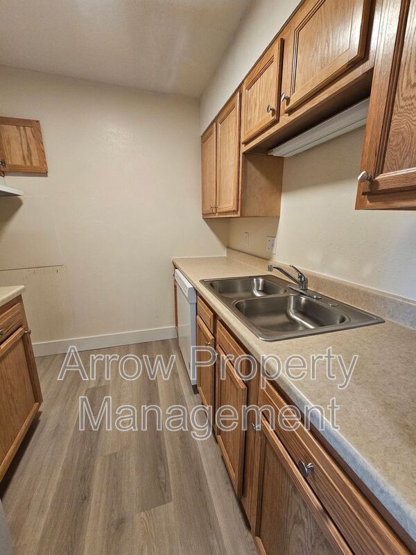 1300 E H St Unit 29 Off-Campus Housing, McCook, NE