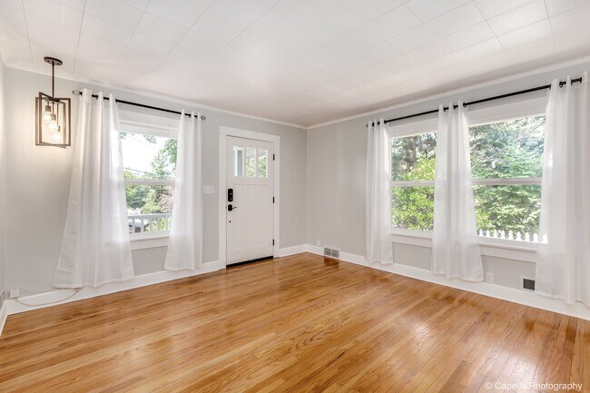 Stunning Remodel to this Early 1900's Cott... - House Rental in ...