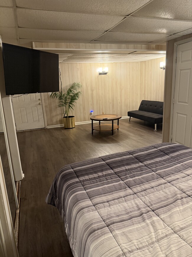 5565 Hillcrest Dr Off-Campus Housing, Union City, GA